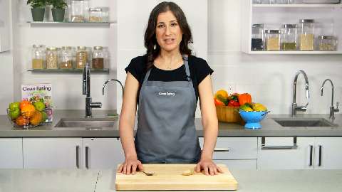 CE Academy - How to peel ginger - Clean Eating