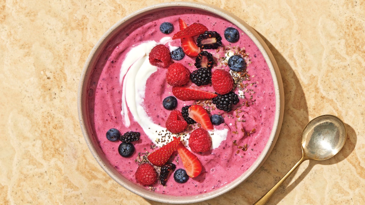 Hibiscus-Berry Smoothie Bowl Recipe - Clean Eating